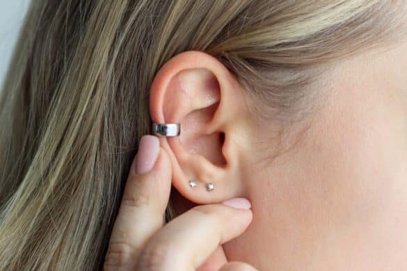 5 Steps to Remove Earrings Stuck in Ears