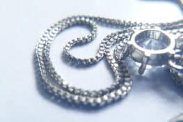 5 Steps to Remove Earrings Stuck in Ears
